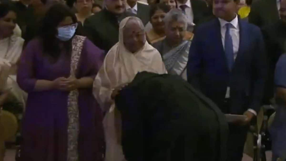 Justice BR Gavai Takes Oath As 52nd Chief Justice Of India, Touches His ...