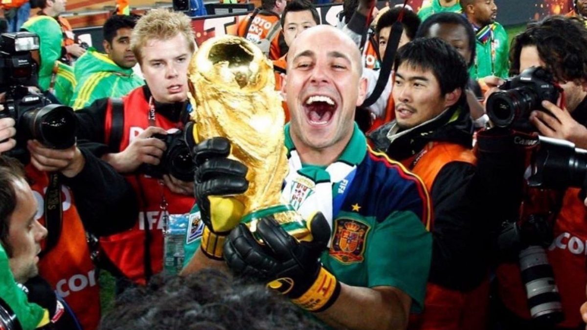 Spanish Goalkeeper Pepe Reina To Play Final Game In Como Vs Inter Clash ...