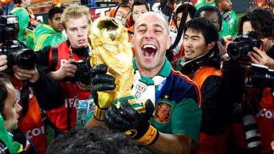 Spanish Goalkeeper Pepe Reina To Play Final Game In Como Vs Inter Clash ...