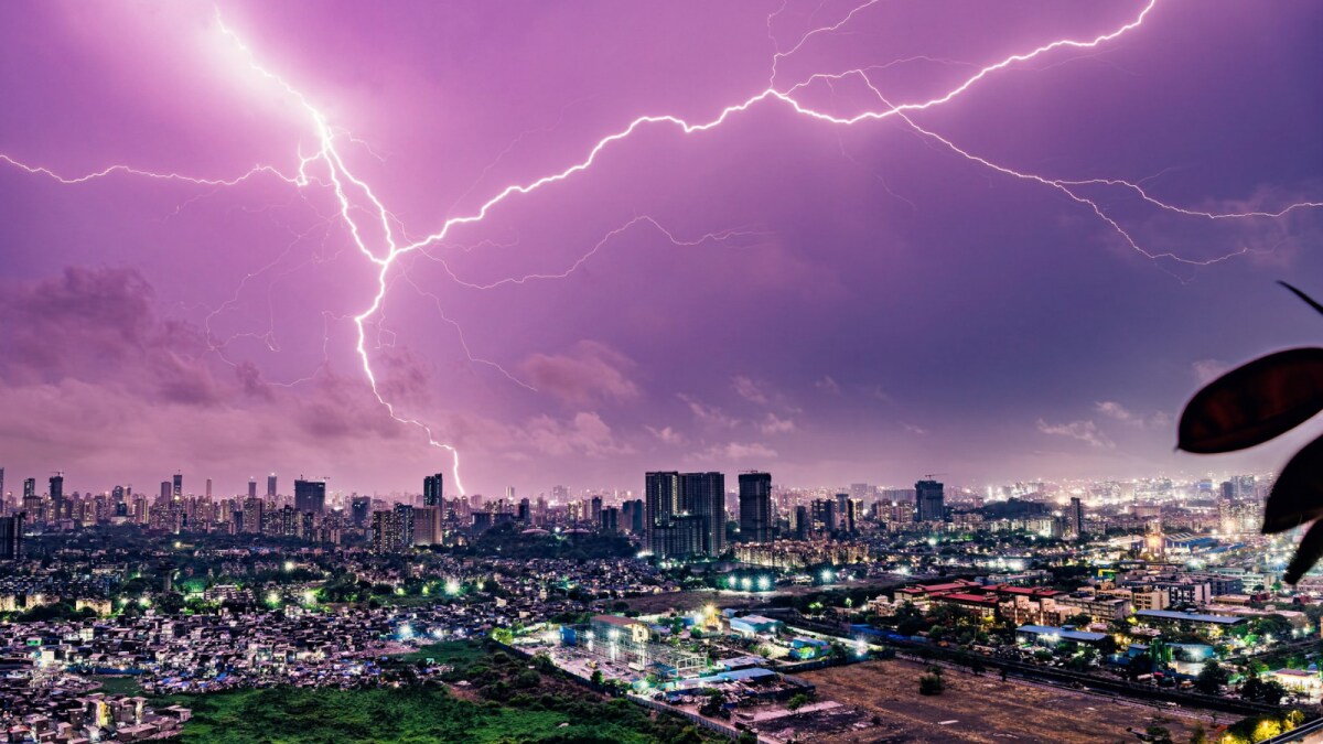 Love Clicking Pictures Of Mumbai Rain? This Celeb Photographer Has Some Advice | Viral News - News18