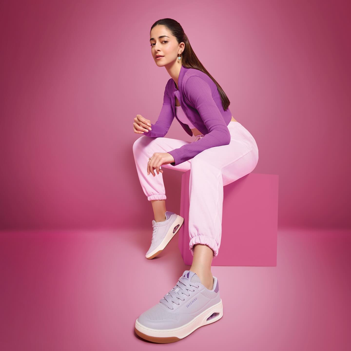 Ananya Panday Flaunts Washboard Abs In Latest Gym Selfie, See Her Best ...
