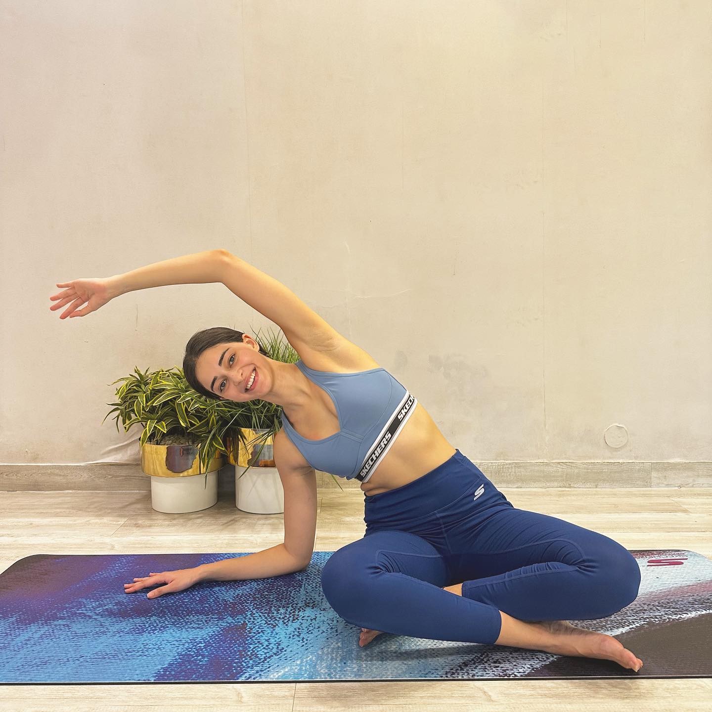 Ananya Panday Flaunts Washboard Abs In Latest Gym Selfie, See Her Best ...