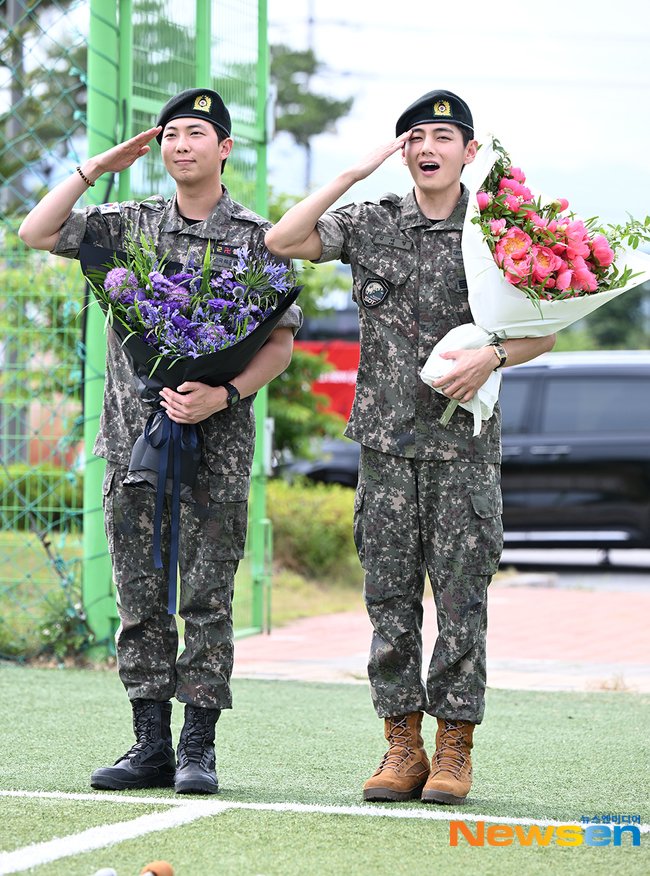 BTS Stars RM And V Celebrate Military Discharge, Reunite After ...