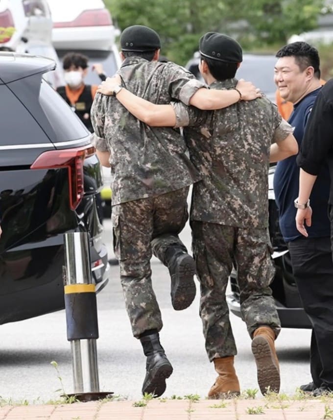 BTS Stars RM And V Celebrate Military Discharge, Reunite After ...