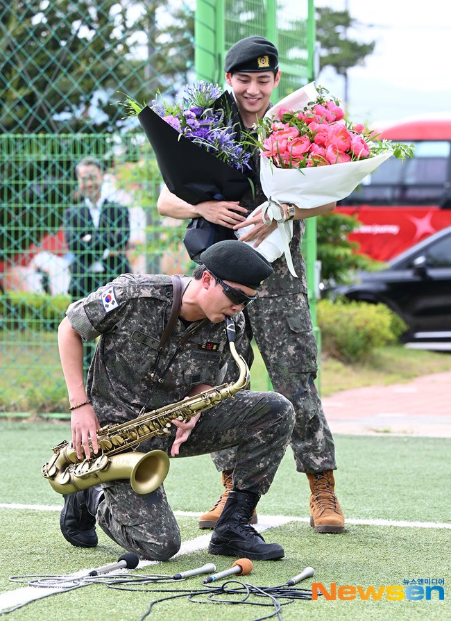 BTS Stars RM And V Celebrate Military Discharge, Reunite After ...