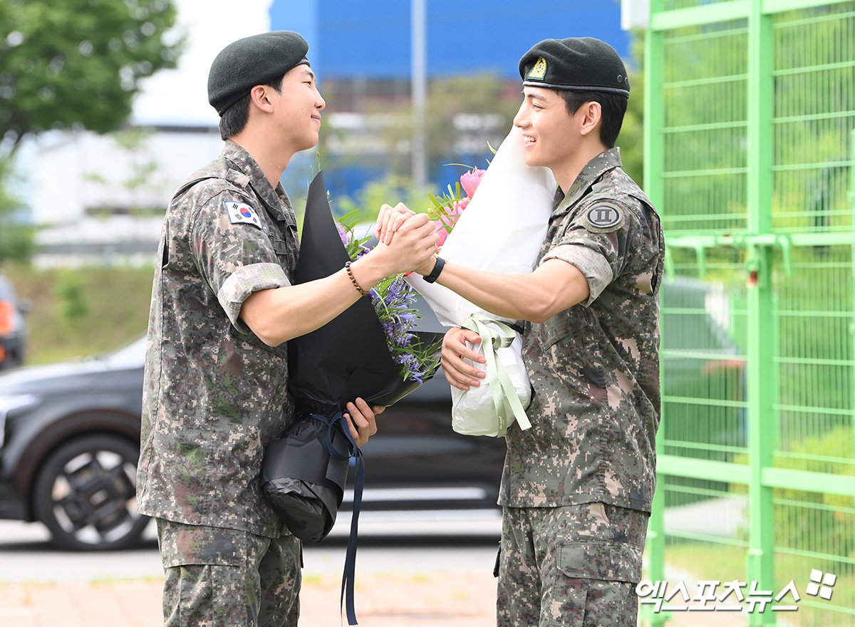 BTS Stars RM And V Celebrate Military Discharge, Reunite After ...