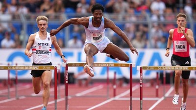 Chris Robinson Overcomes Embarrassing Wardrobe Malfunction To Win ...