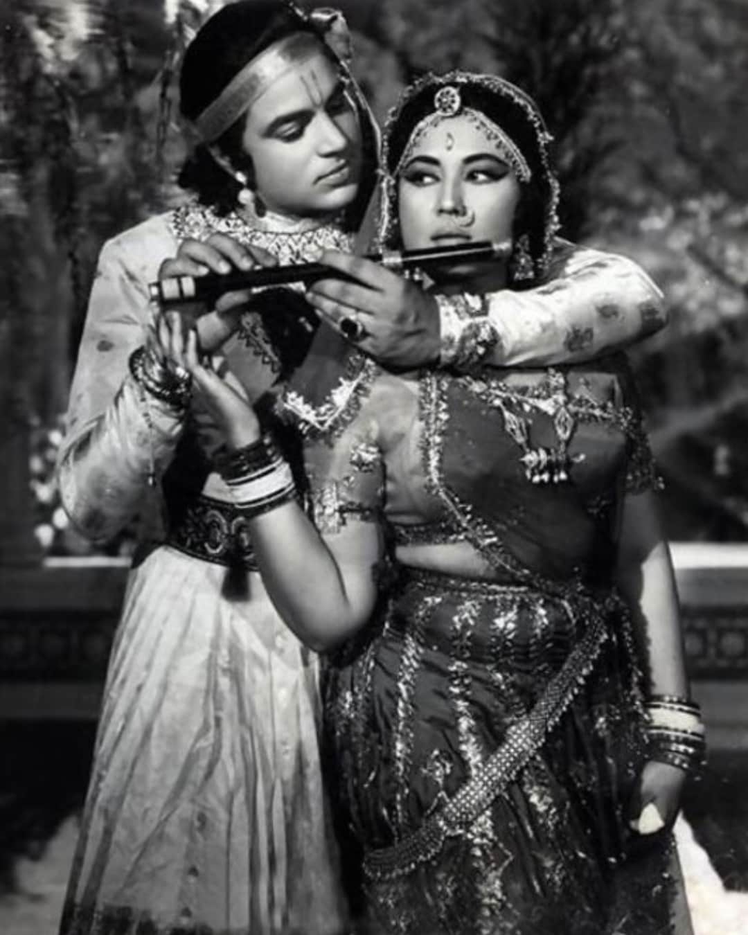 More Than Co-Stars? The Truth About Meena Kumari And Dharmendra’s ...