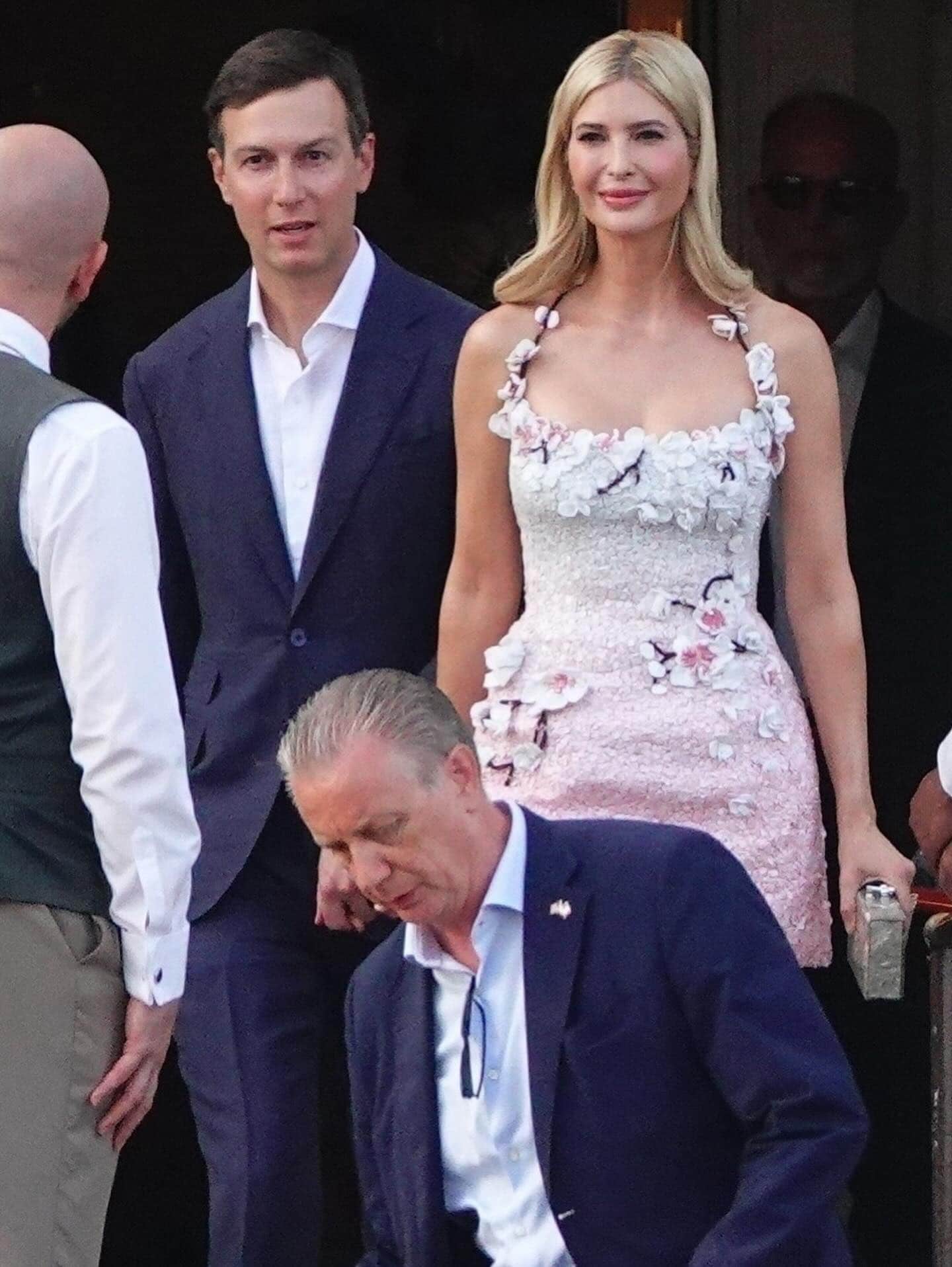 Jeff Bezos And Lauren Sanchez Wedding Photos: Kim Kardashian, Leonardo ...