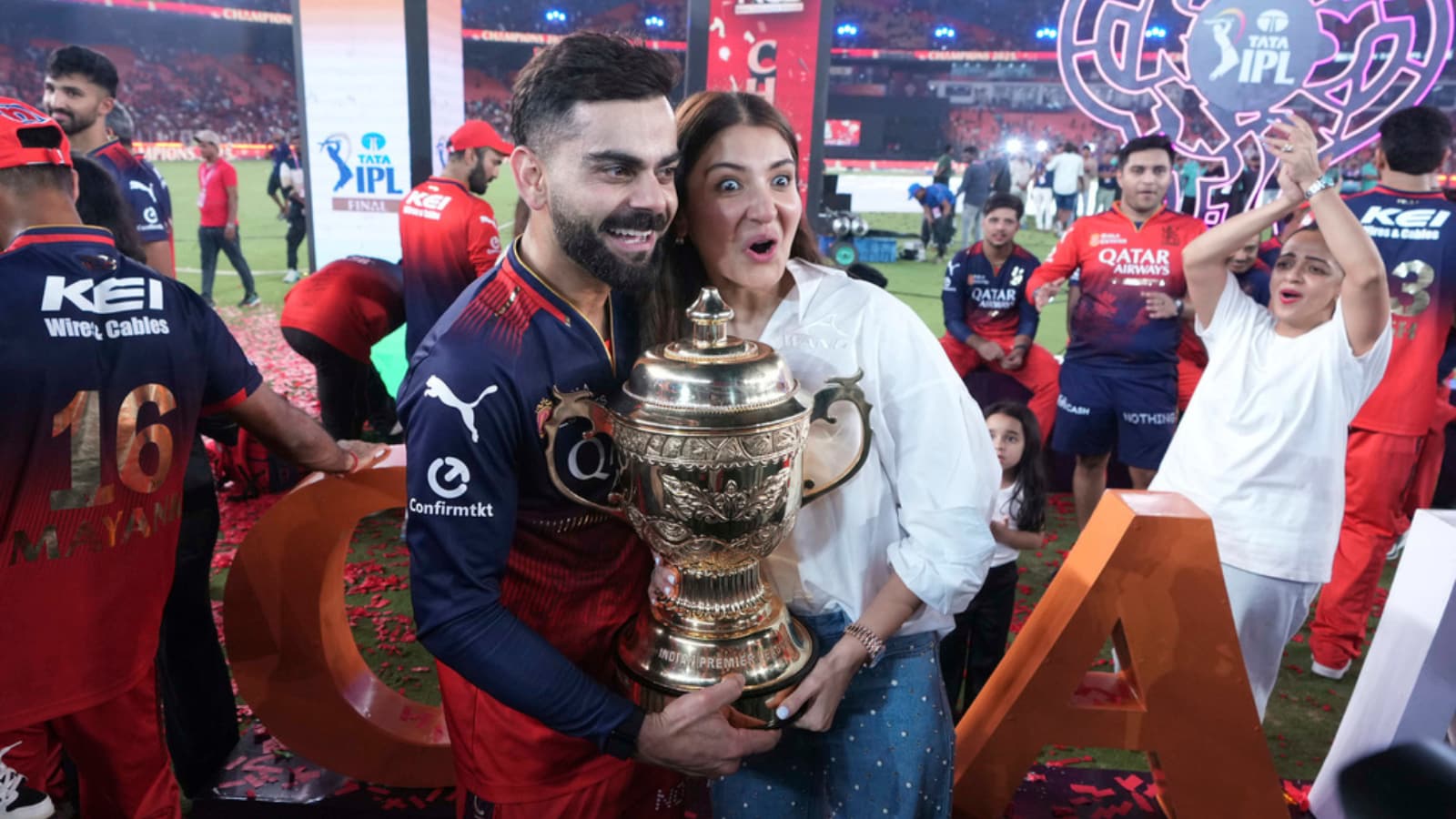 Virat Kohli With IPL Trophy: Kohli Pens Emotional Note After IPL Win; 'Years Of Heartbreaks ...