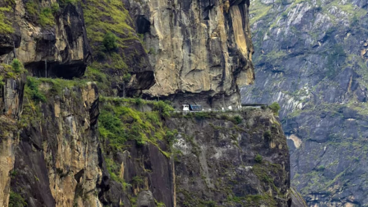 'Forget Being Alive...’: Kiren Rijiju Stunned By Dangerous Cliff Road ...