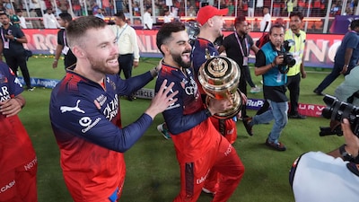 Virat Kohli Takes Victory Lap At Narendra Modi Stadium With IPL Trophy ...