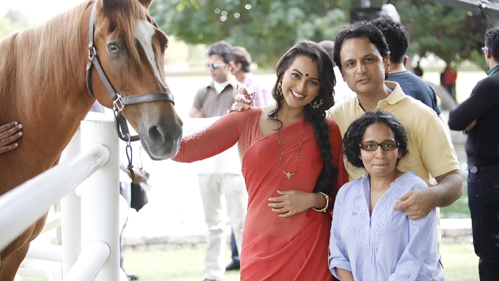 Sonakshi Sinha Beams With Joy In RARE Pic From Salman Khan’s Dabangg ...