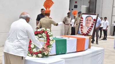 Vijay Rupani's Mortal Remains Handed Over To Family, Guard Of Honour ...