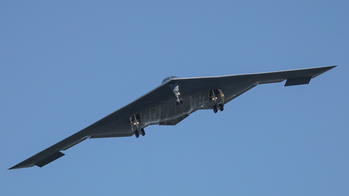 How Does The B-2 Bomber Stay Airborne For 44 Hours Without Overheating ...