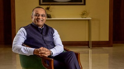 Who Is Sashidhar Jagdishan? HDFC Bank MD At The Centre Of Fraud Allegations | Business News - News18