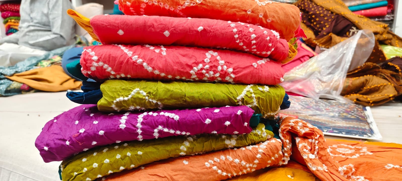 Jamnagar’s Bandhani: A 400-Year Legacy Woven With Colour, Culture ...