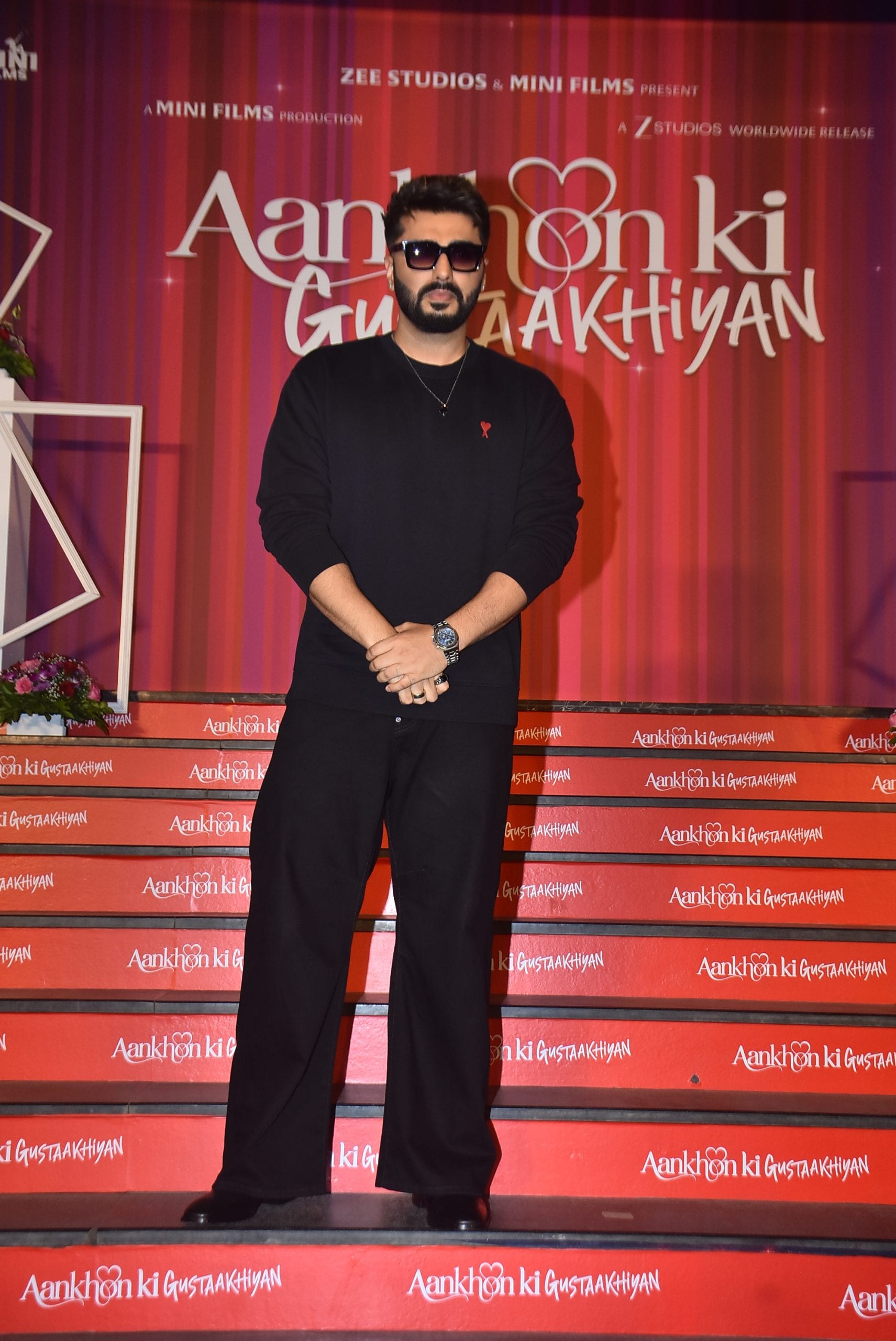 Shanaya Kapoor, Vikrant Massey Shine At Star-Studded Aankhon Ki ...