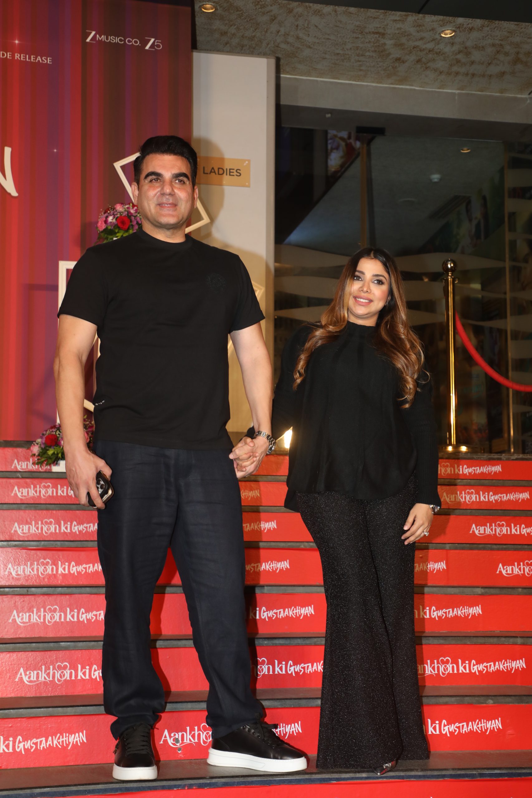 Shanaya Kapoor, Vikrant Massey Shine At Star-Studded Aankhon Ki ...