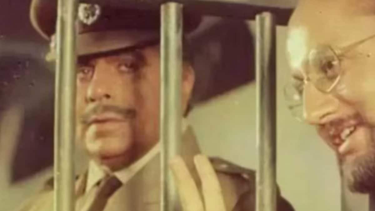 Anupam Kher Recalls Dilip Kumar’s Witty Warning On Karma Set: 'Pathaan ...