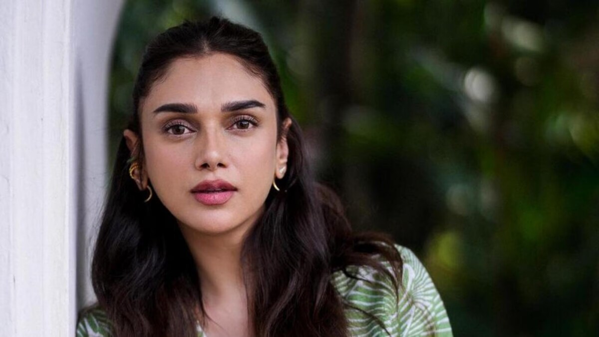 Aditi Rao Hydari, Dressed In Simple Jeans And Tee, Avoids Paps Amid ...