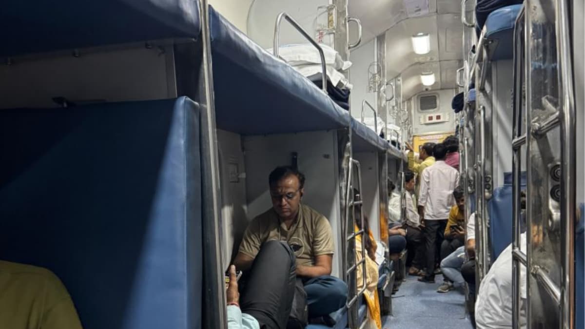 Woman Travelling Solo In Train At Night Gets Unexpected Visit From 2 ...