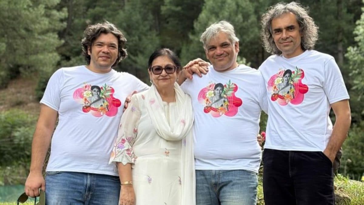 Filmmaker Imtiaz Ali Celebrates Mother’s 75th Birthday In Pahalgam ...