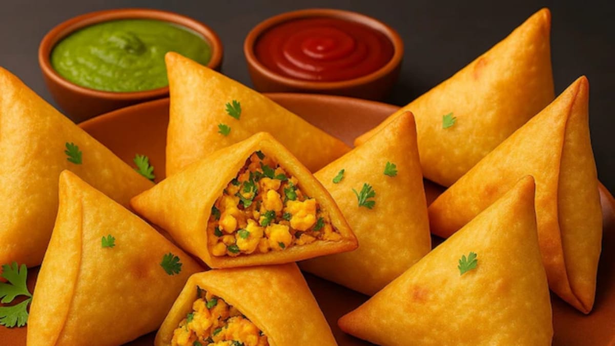 Bored Of Aloo Samosas? Try This Easy And Tasty Paneer Samosa Recipe ...