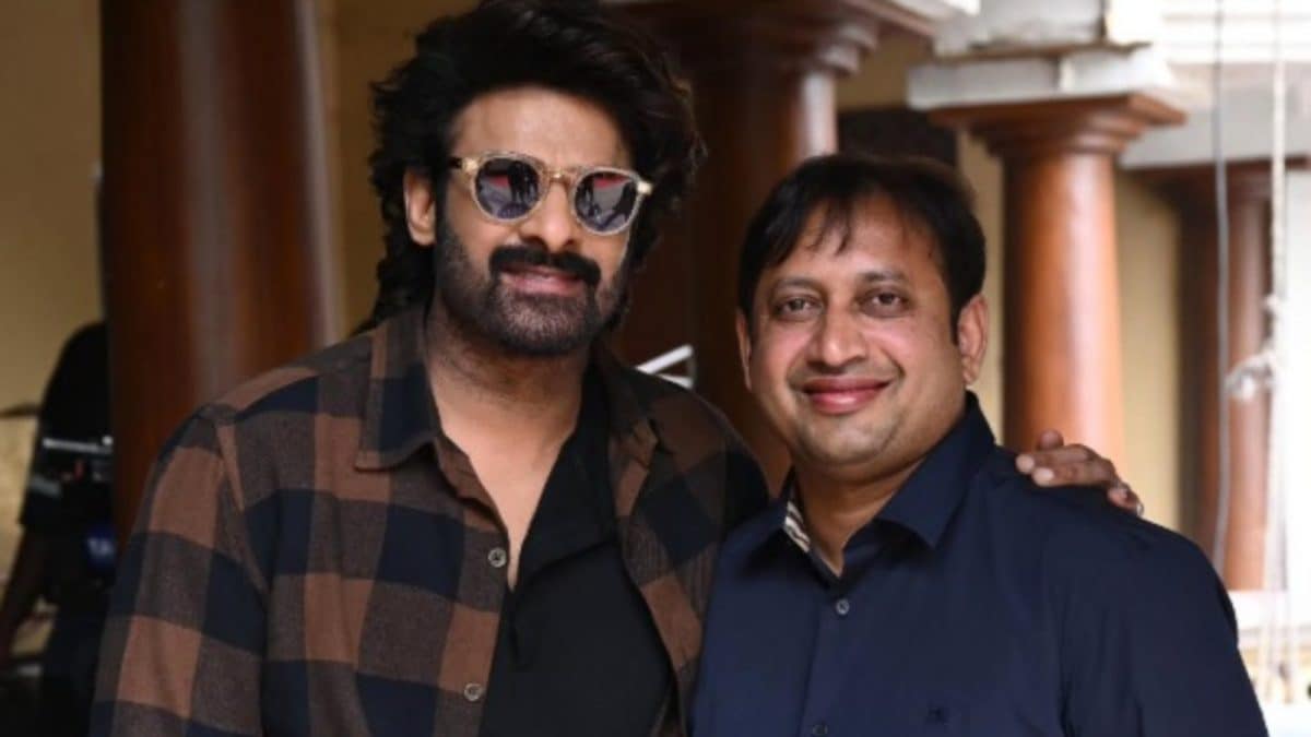 Prabhas Looks Handsome In New Viral Photo From The Raja Saab Sets, Fans ...