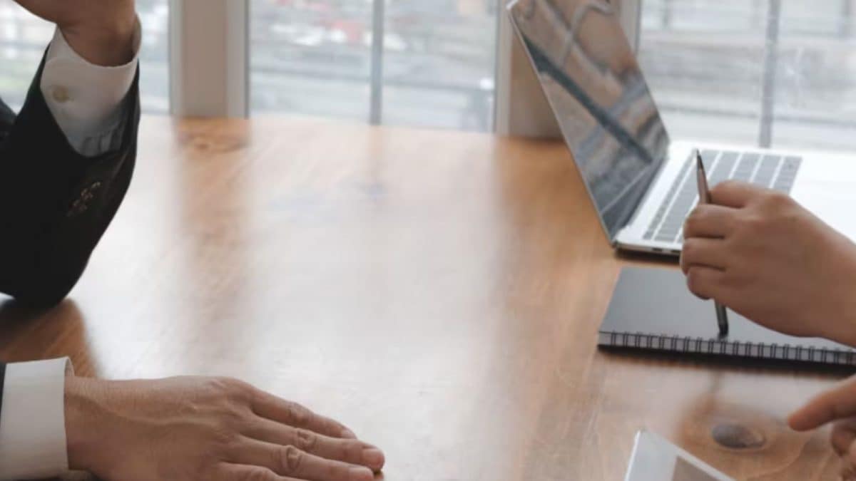 Venture Capitalist Alleges Indian-origin Startup Founders Faked Ties ...