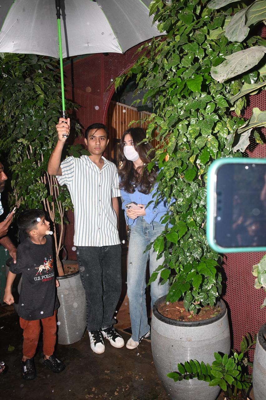 Saiyaara Star Aneet Padda Spotted In Public For The First Time Since ...