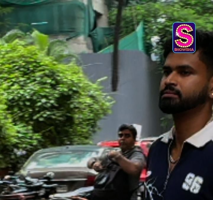 Shreyas Iyer Spotted in Bandra | Casual Look & Cool Vibes!
