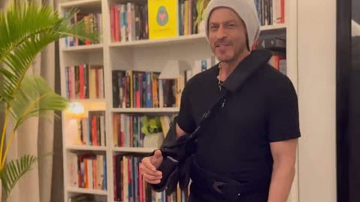 Explained: Why Shah Rukh Khan’s Arm Is in A Cast In His National Award ...