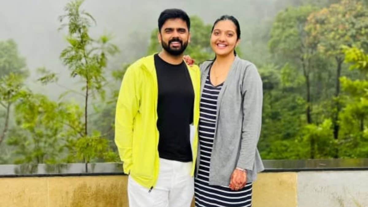 IAS Power Couple Dr. Nagarjuna Gowda, Srushti Deshmukh Cleared UPSC In ...