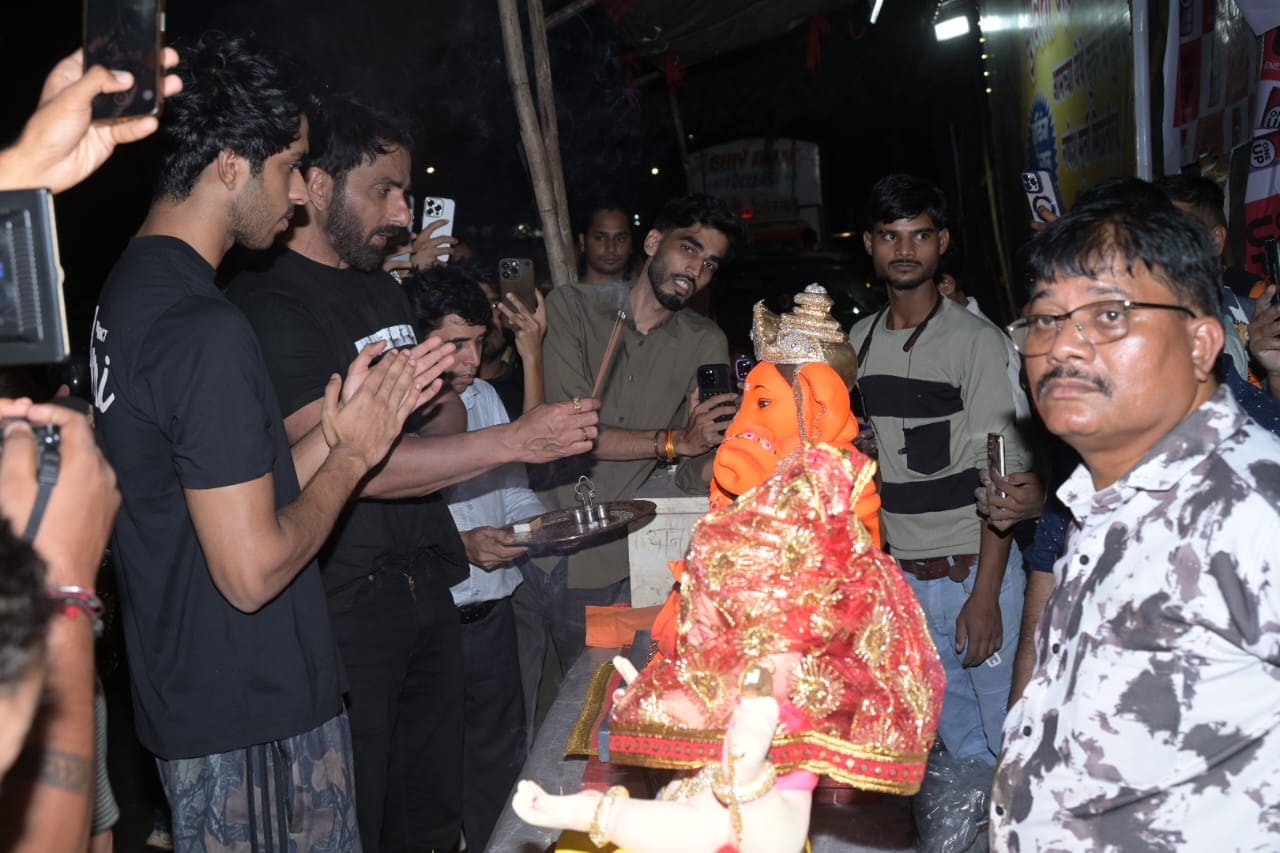 Ganesh Chaturthi 2025: Sonu Sood, Dhanashree Verma, Arjun Bijlani Bring ...