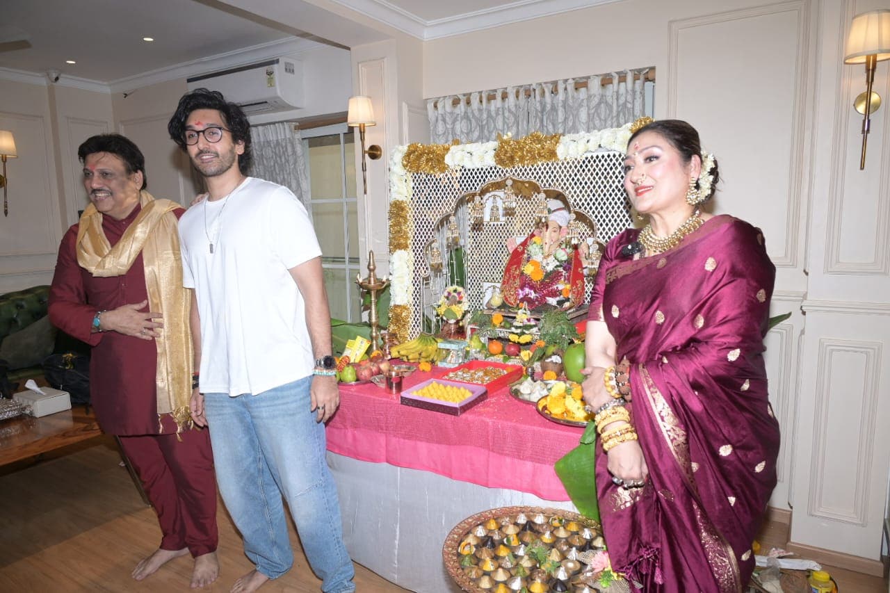 Ganesh Chaturthi 2025: Ananya Panday, Kareena Kapoor, and Stars Celebrate