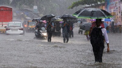 Mumbai On Red Alert As IMD Predicts Heavy Rainfall Today, Airlines ...
