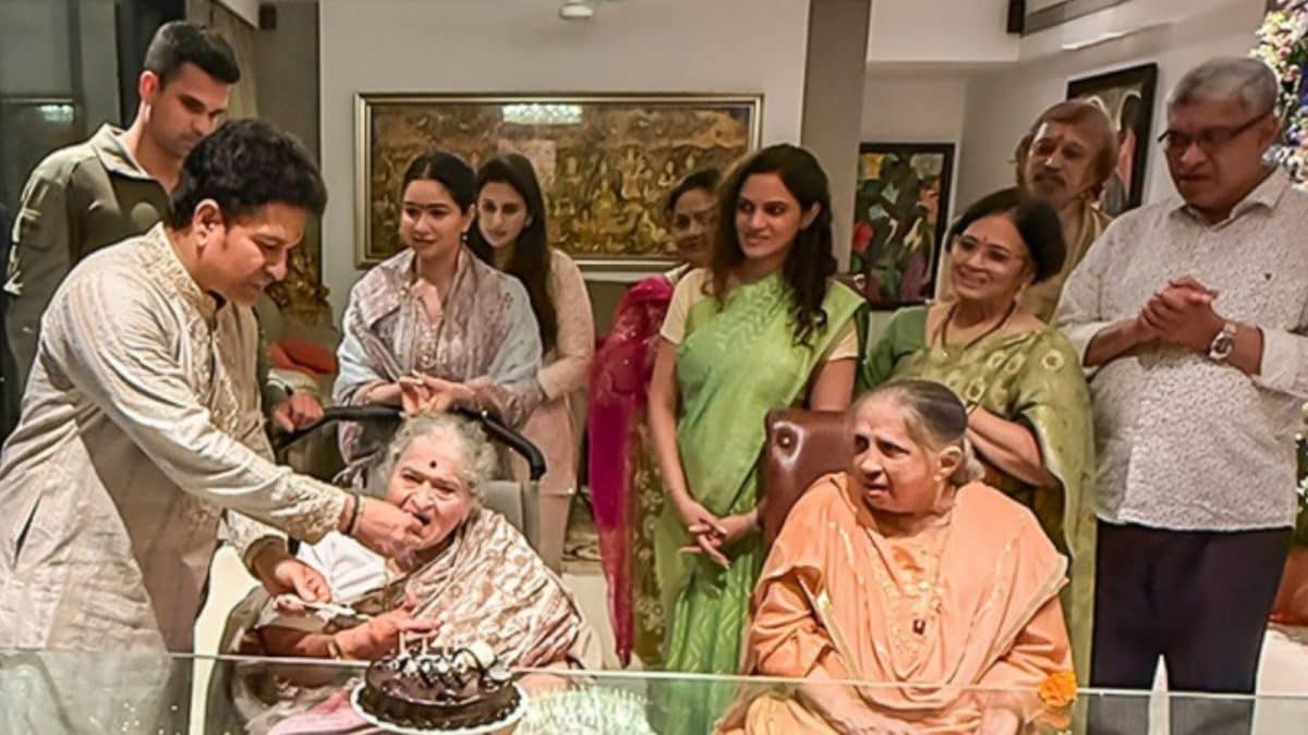 Saaniya Chandhok Joins Tendulkar Family In Birthday Celebrations Of ...