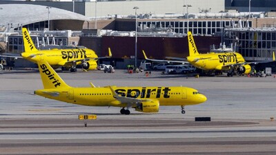 40-Year-Old Spirit Airlines Pilot Allegedly Stalked Teen Girls ...