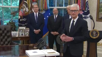 Apple CEO Tim Cook Gifts Trump US-Made Apple Glass With 24K Gold Stand ...