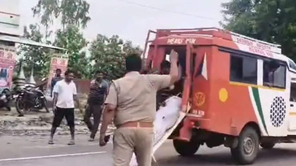 UP Man Dies After Dispute, Family Drops Body From Moving Ambulance On ...