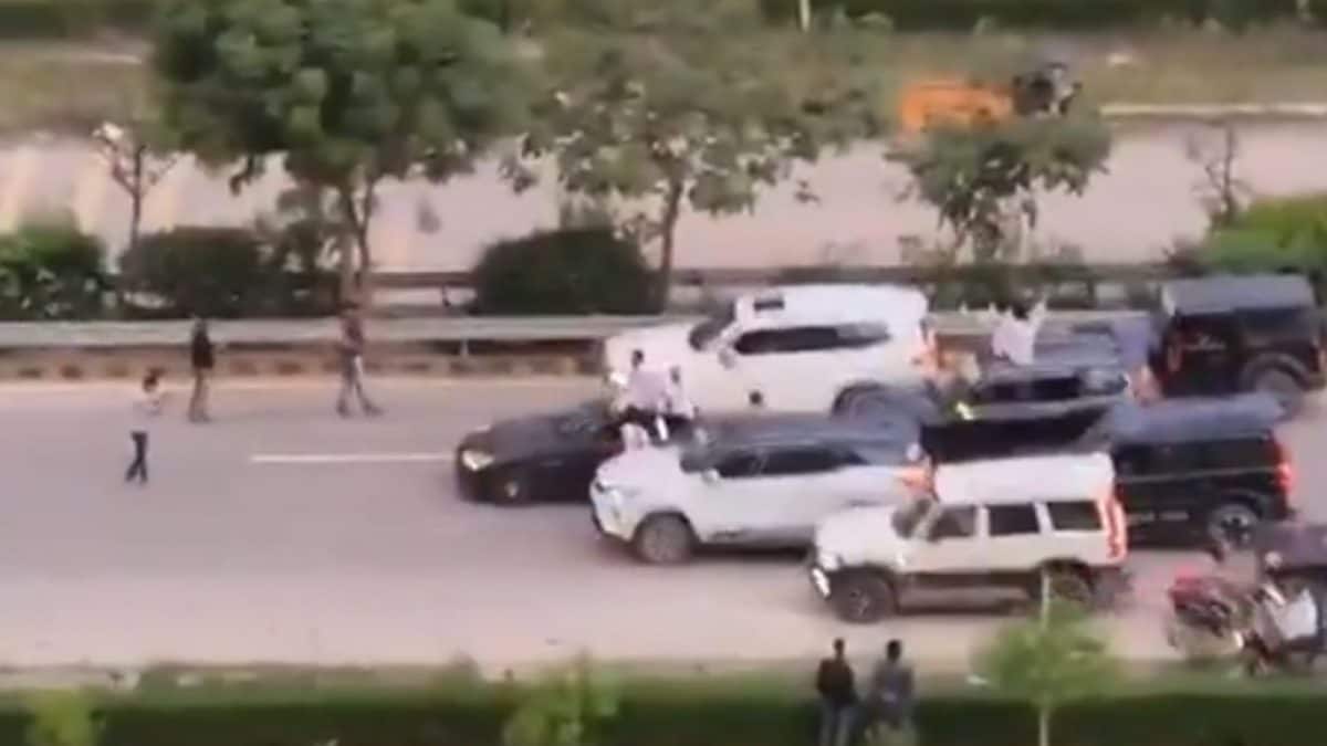Traffic Disrupted In Gurugram As 22-Car Convoy Films Social Media Reels ...