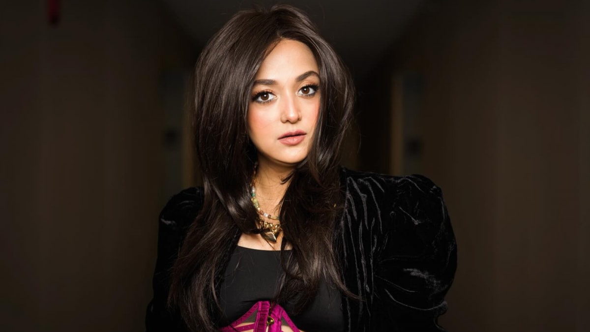 Monali Thakur Birthday: Top 8 Bollywood Songs By The Artist That Still ...
