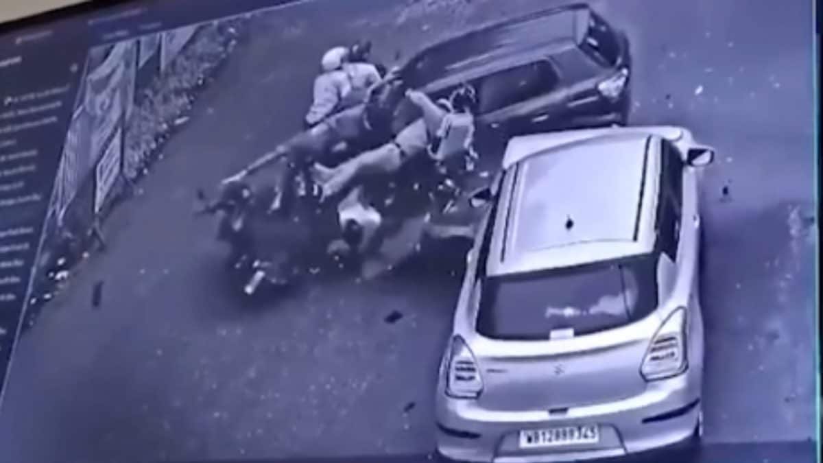 Kolkata Delivery Man Burnt To Death After Bike Hit By Car, Family ...