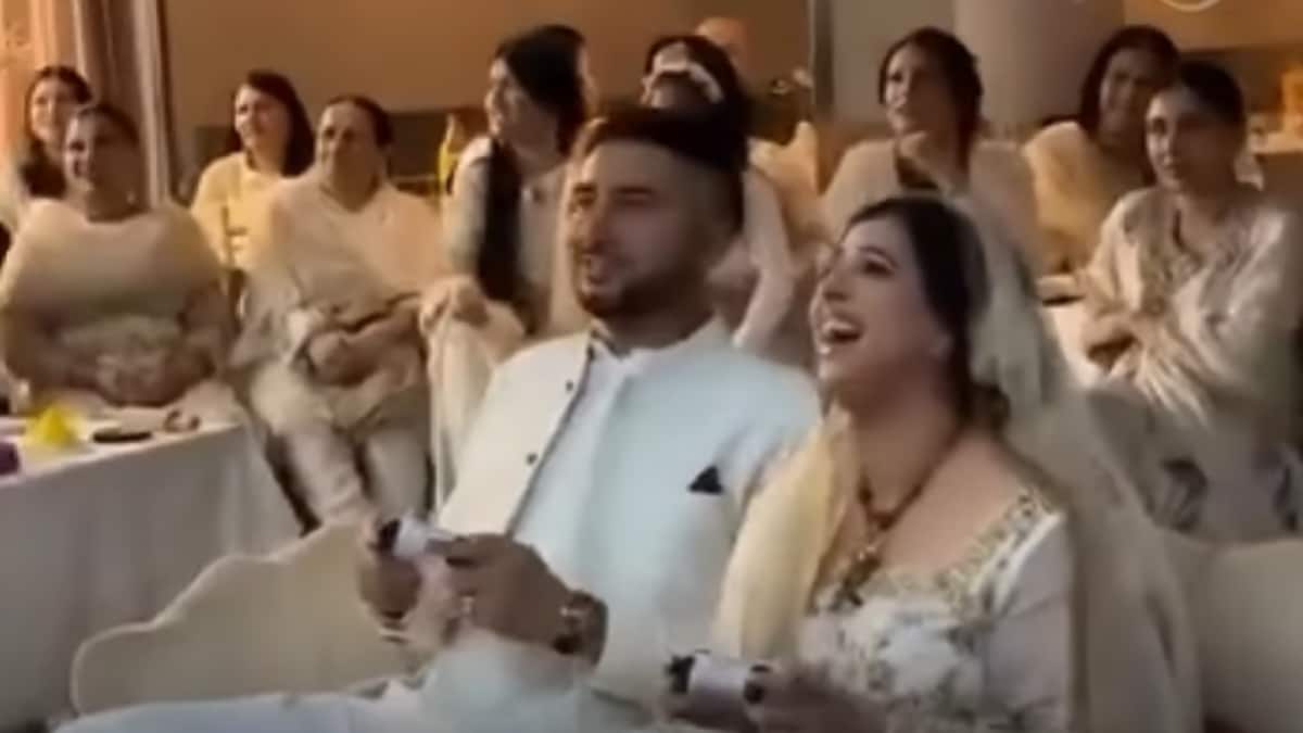 Wedding Turns Into Gaming Arena As Newlyweds Battle It Out With ...