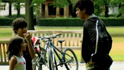 Shah Rukh Khan Warns Aryan Khan Not To Bully Suhana Khan In Viral Video: ‘I’ll Kick You ...