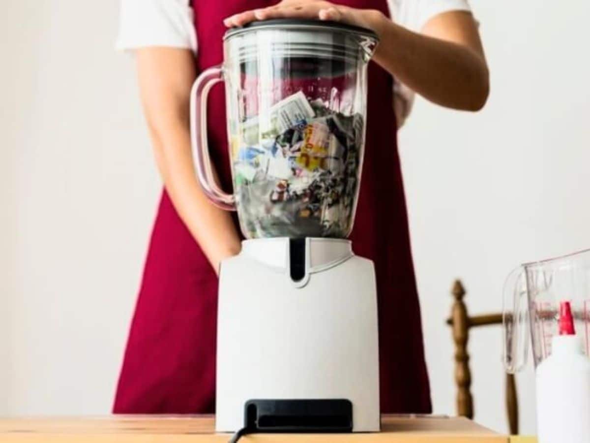 Tired of Dirty Mixer Jars? Viral Kitchen Hack Shows Easy Cleaning Trick