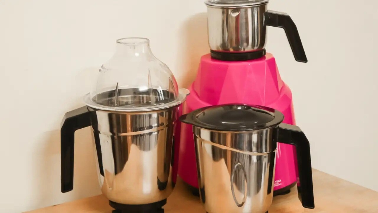 Tired of Dirty Mixer Jars? Viral Kitchen Hack Shows Easy Cleaning Trick