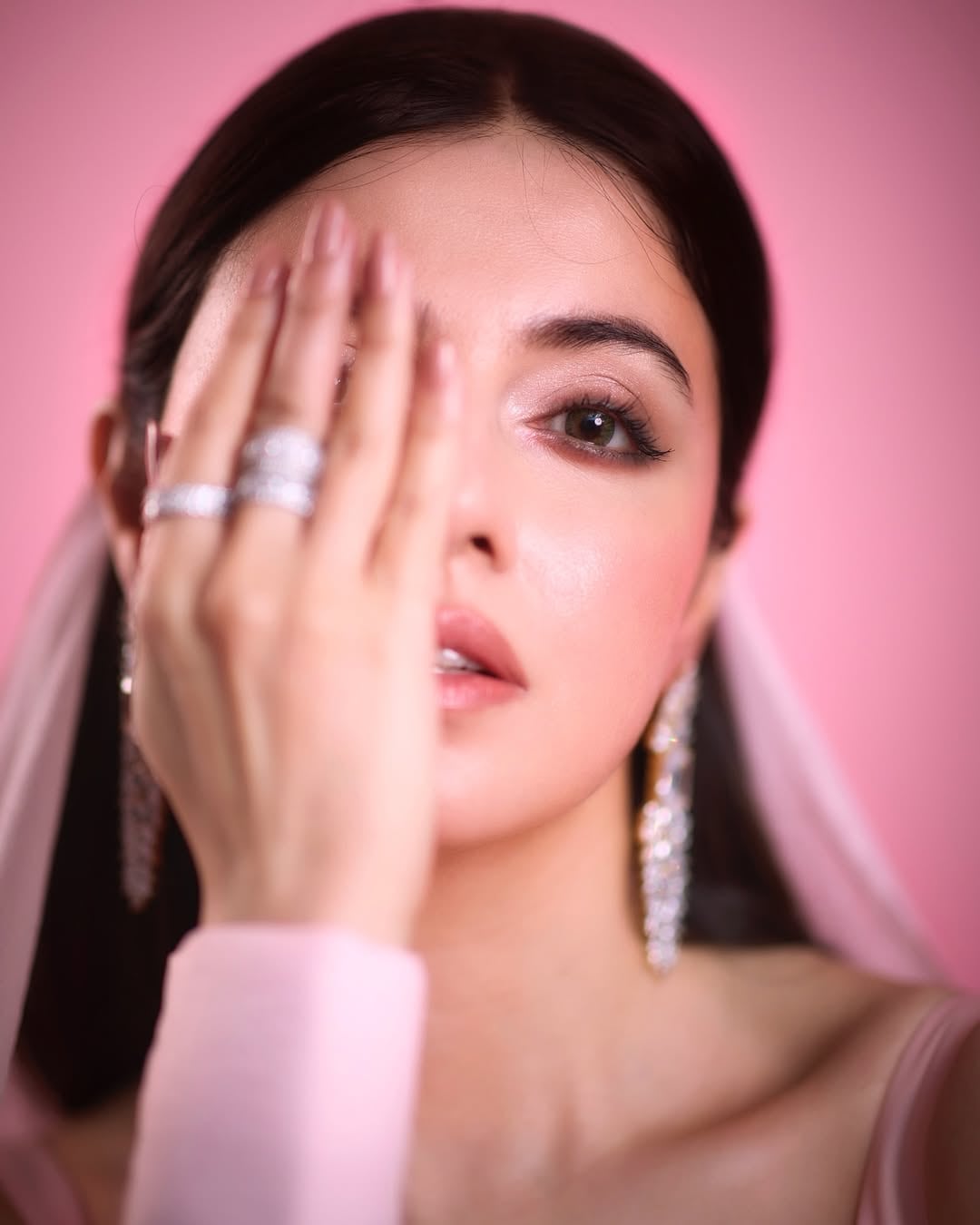 Net Worth Of Crores, Yet This Actress Had To Live In A Slum & Do ...