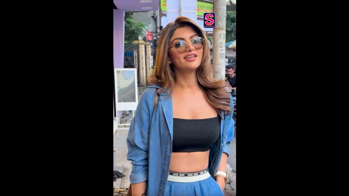 Akanksha Puri shows off her new look — and fans are loving it!